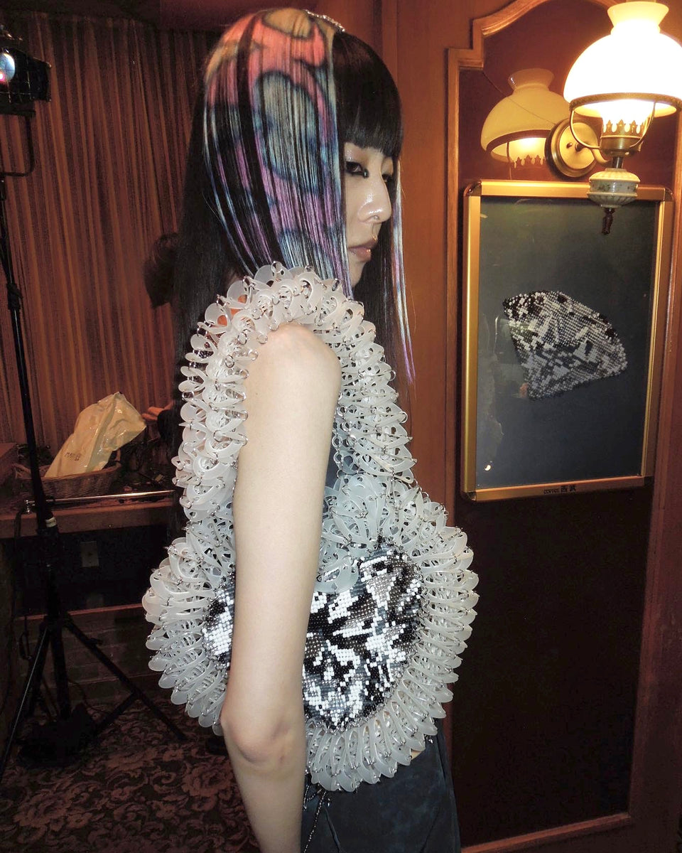 LASER-CUT DIAMOND BEADED PURSE – YUEQI QI
